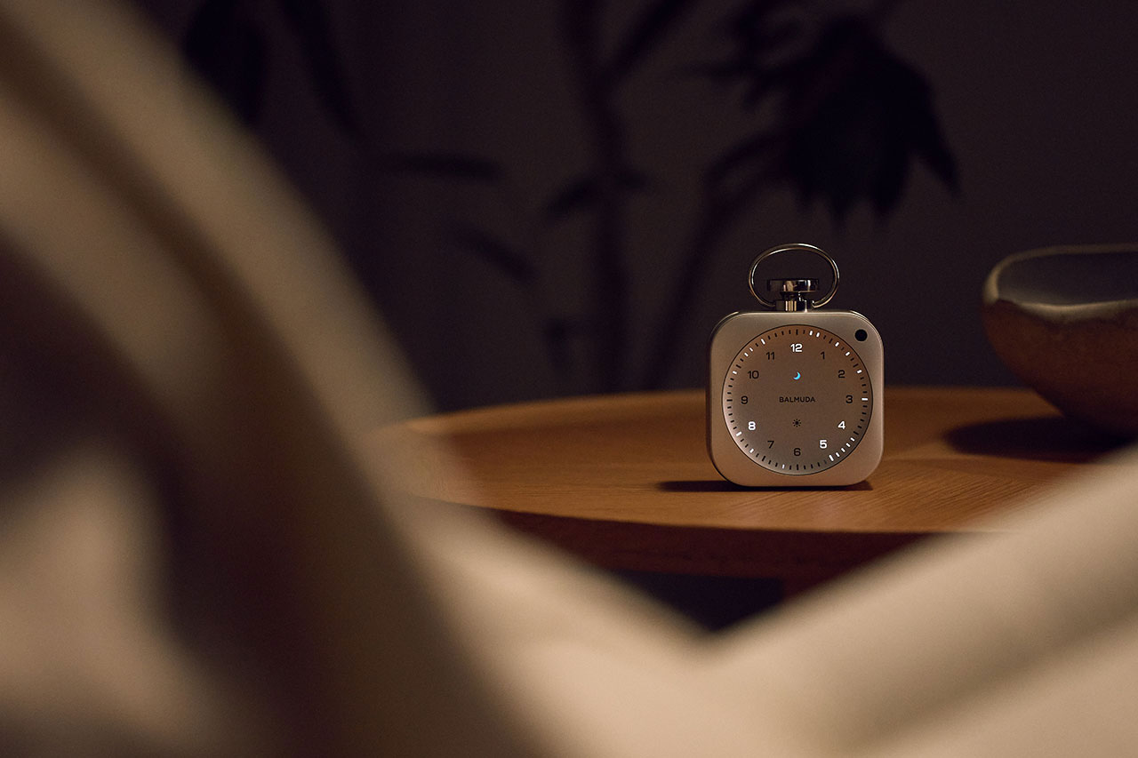 The Clock Tampilkan Desain Ringkas ala Jam Saku Klasik