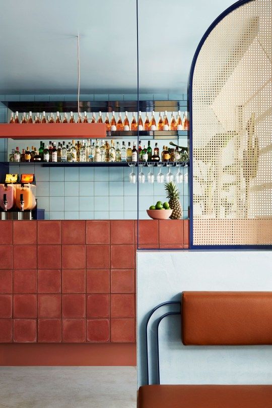 8 Tips Mengaplikasikan Warna Terracotta Ke Dalam Rumah
