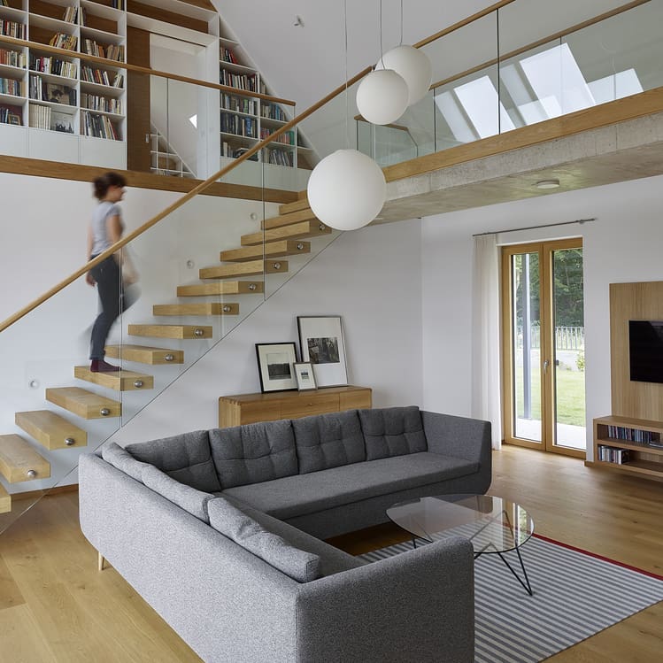 Tampil Minimalis! 10 Inspirasi Railing Tangga di Rumah